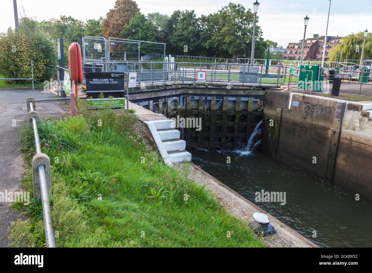 Teddington riverside hi-res stock photography and images - Alamy