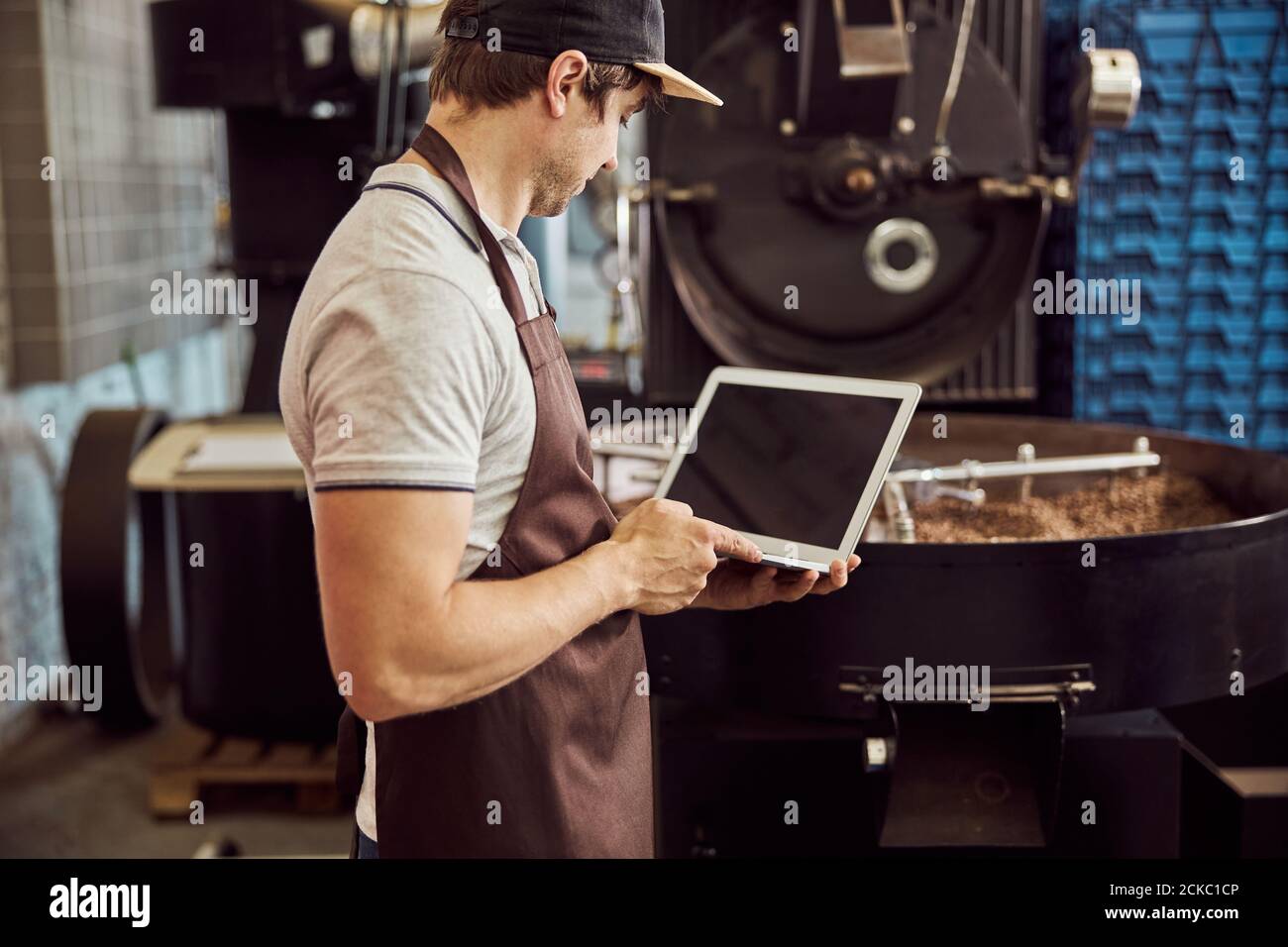 Laptop manufacturing process hi-res stock photography and images - Alamy