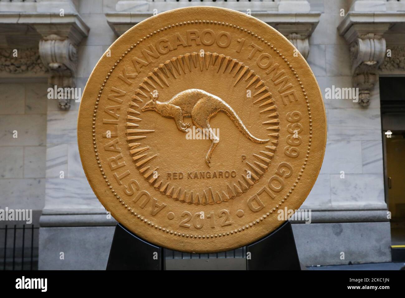 One tonne gold coin hi-res stock photography and images - Alamy