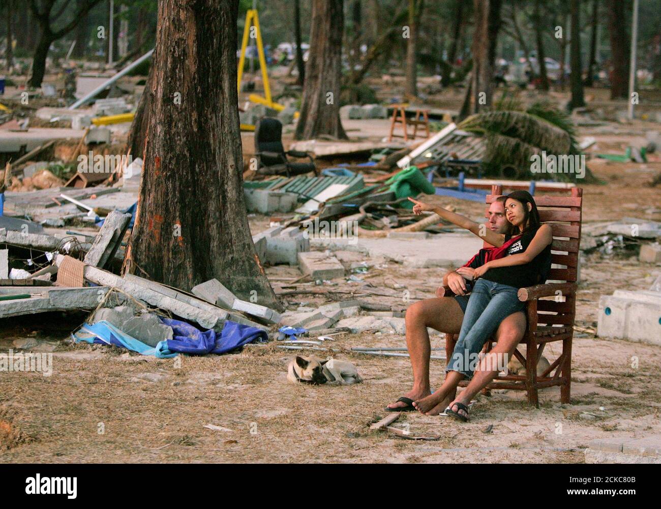 Dead bodies and beach hi-res stock photography and images - Alamy