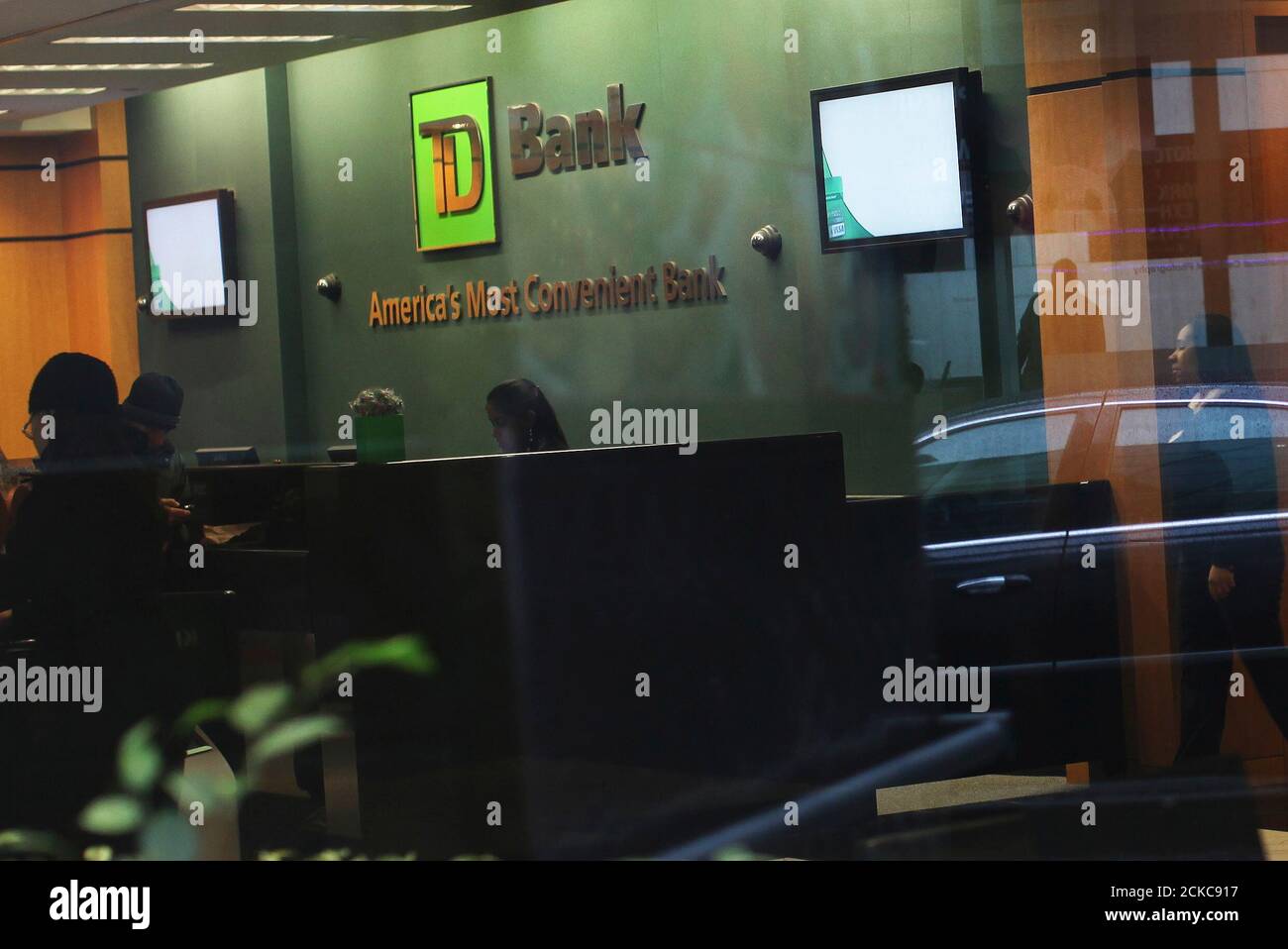 Accounts quarterly hi-res stock photography and images - Alamy