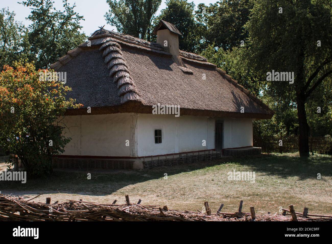 a white slavic house with a thatched roof Stock Photo - Alamy