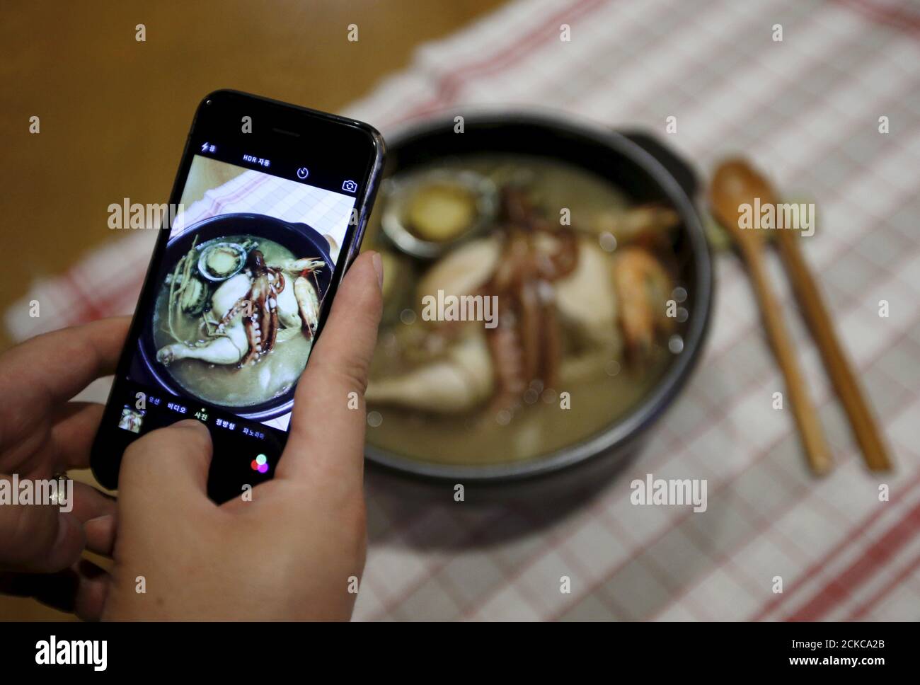 Well cooked chicken hi-res stock photography and images - Alamy