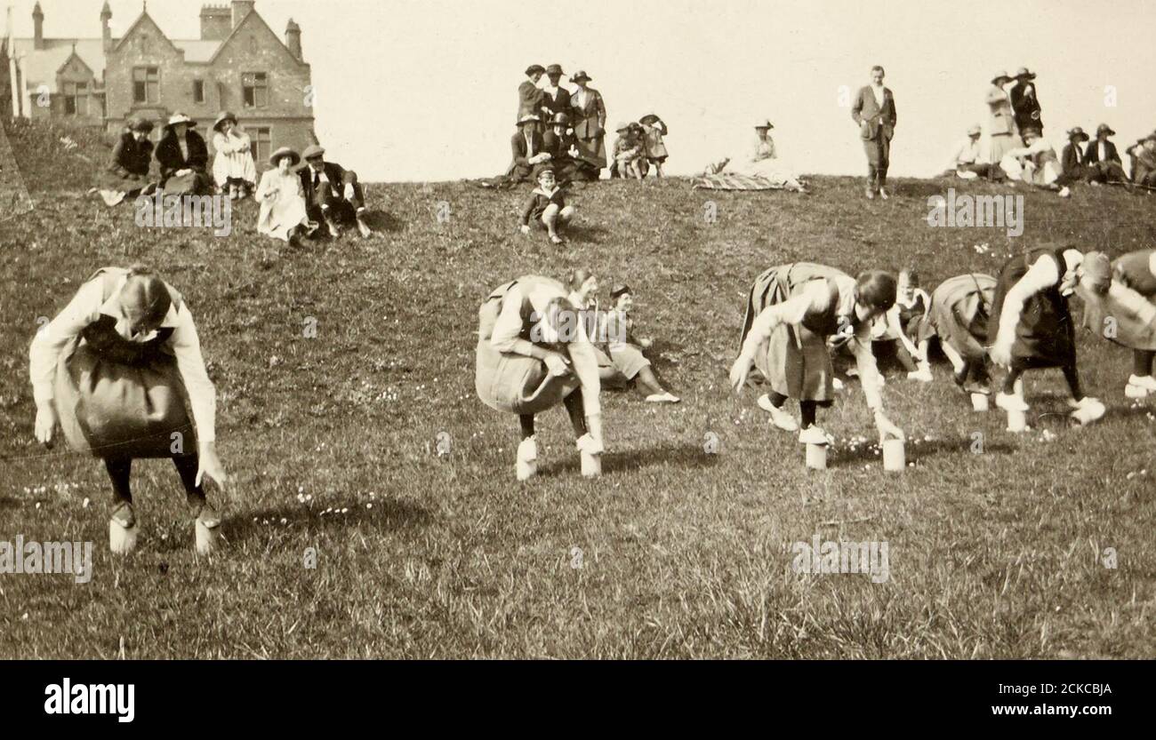 School sports day black white hi-res stock photography and images - Alamy