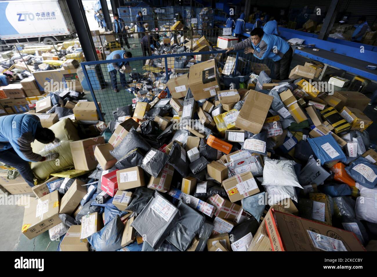 Sorting events hi-res stock photography and images - Alamy