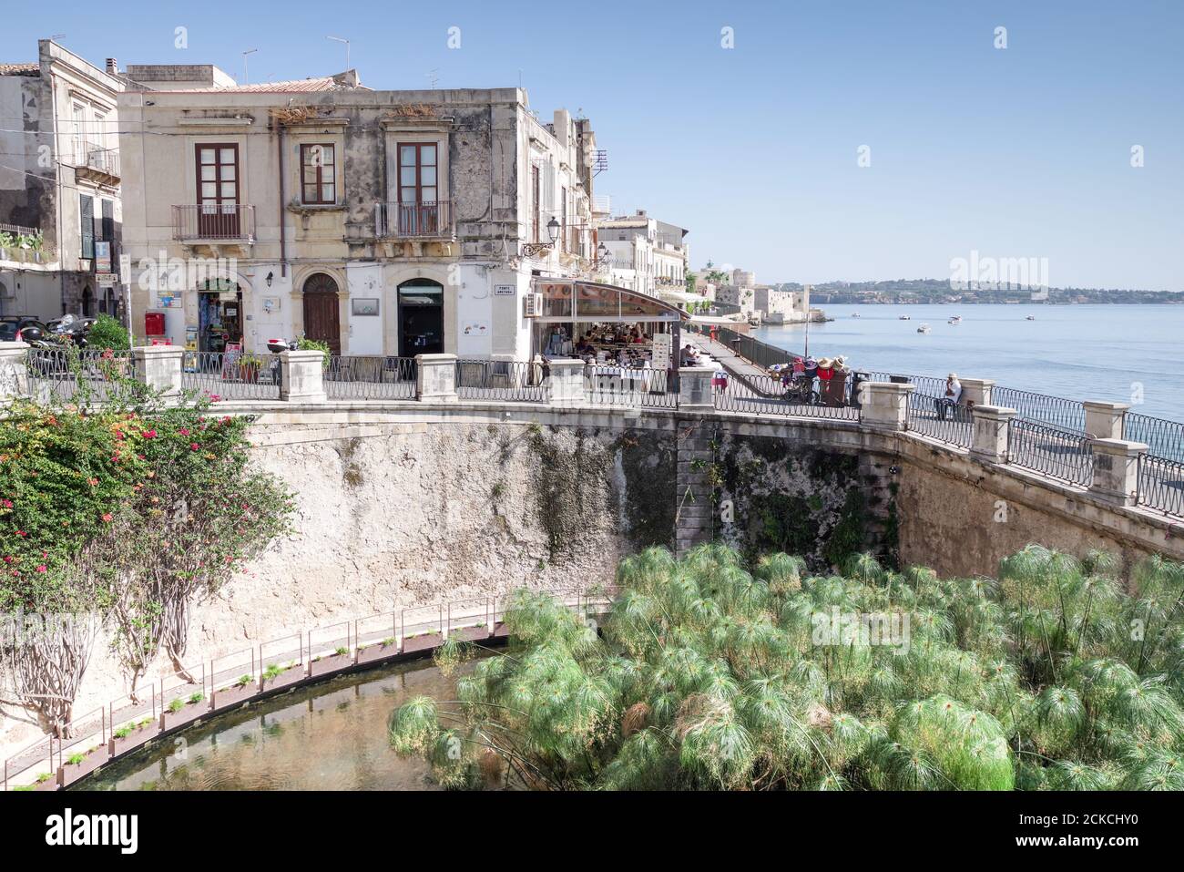 Greek arethusa fountain syracuse siracusa hi-res stock photography and ...