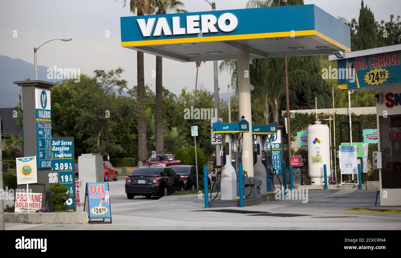 Valero gas pump station in hi-res stock photography and images - Alamy