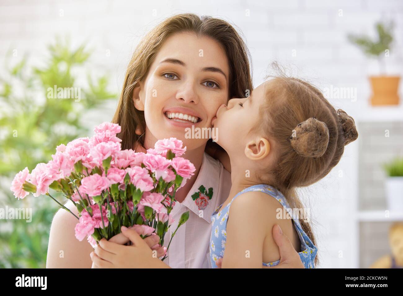 mother and daughter with flowers Stock Photo - Alamy
