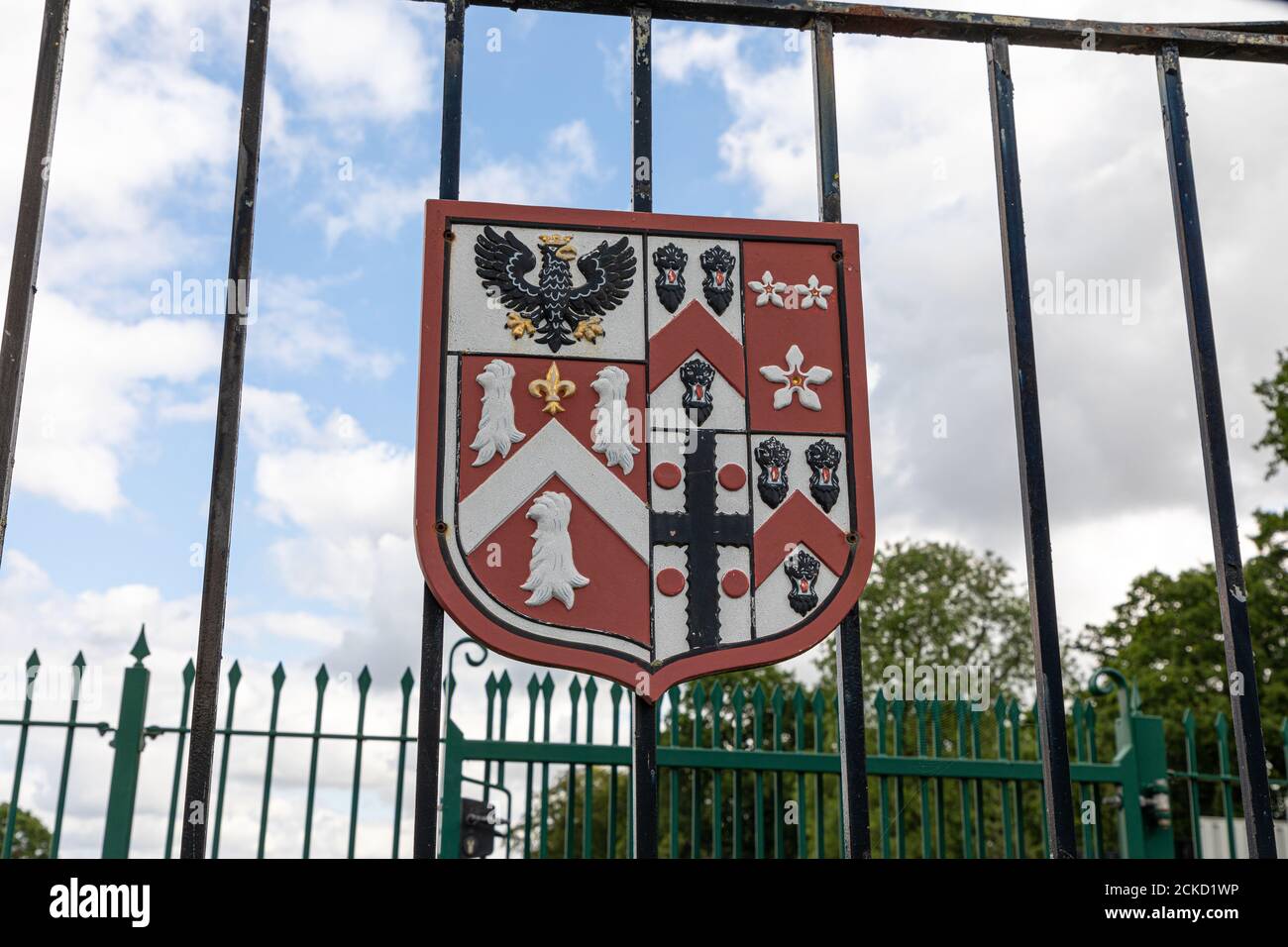 School gate sign hi-res stock photography and images - Alamy