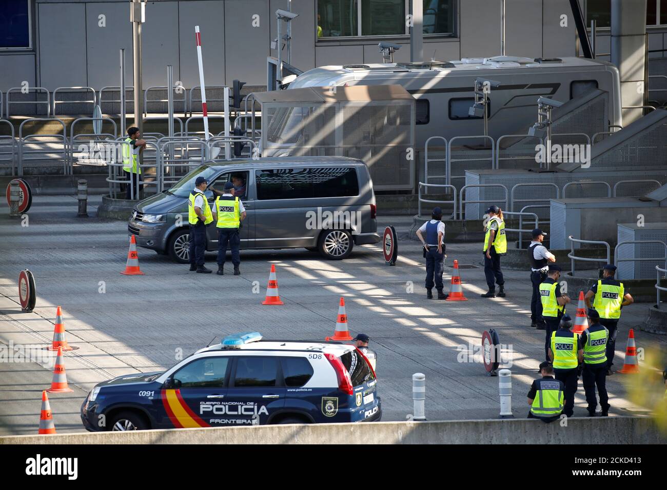 Border police booth hi-res stock photography and images - Alamy