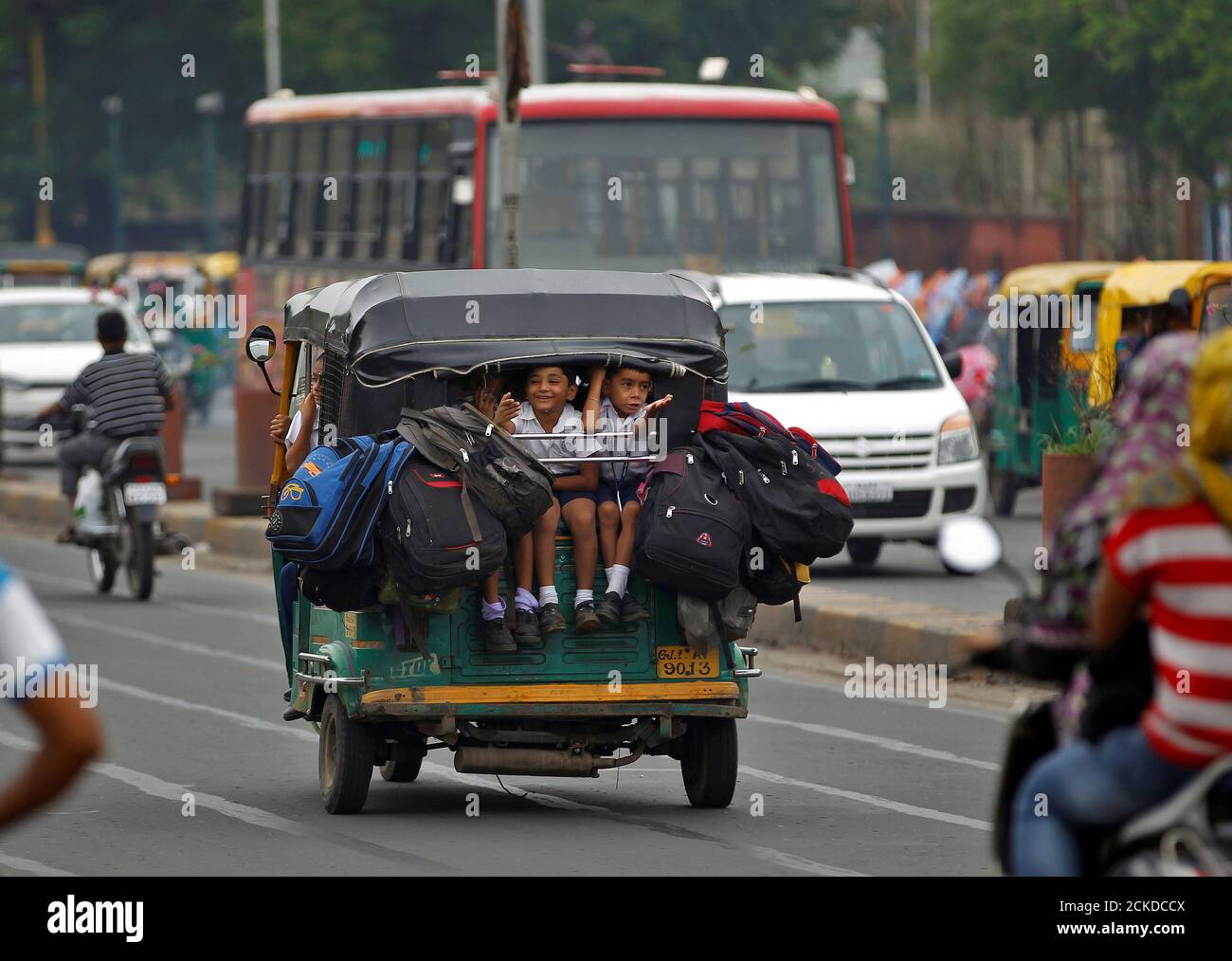 School children rickshaw india hi-res stock photography and images - Alamy