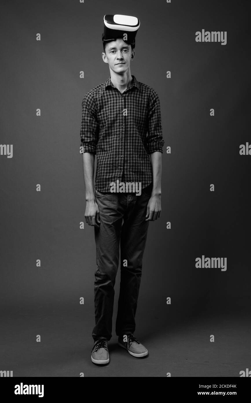 Black man using vr Black and White Stock Photos & Images - Alamy