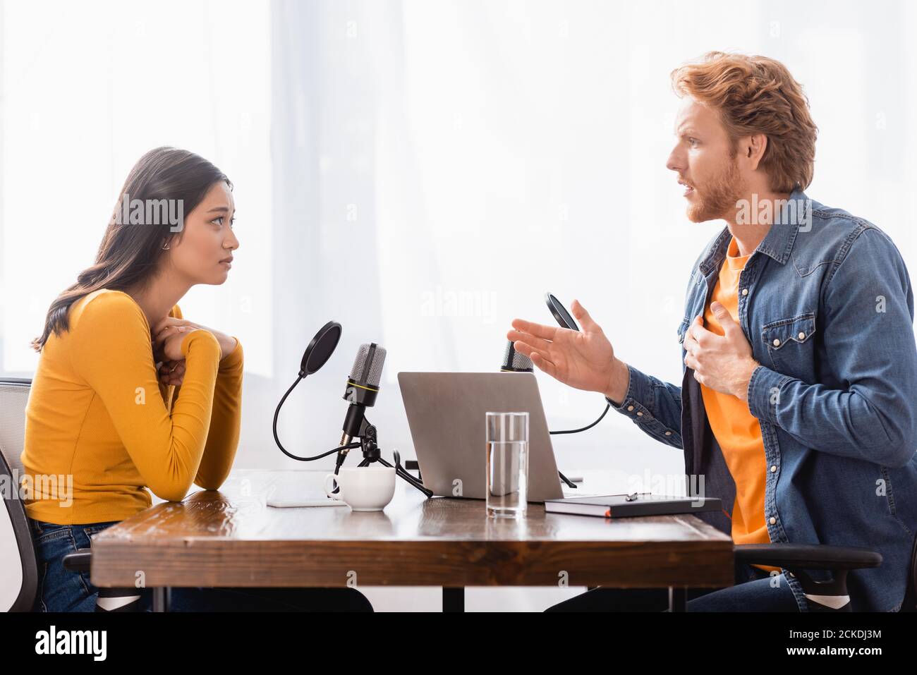 Multicultural broadcaster hi-res stock photography and images - Alamy