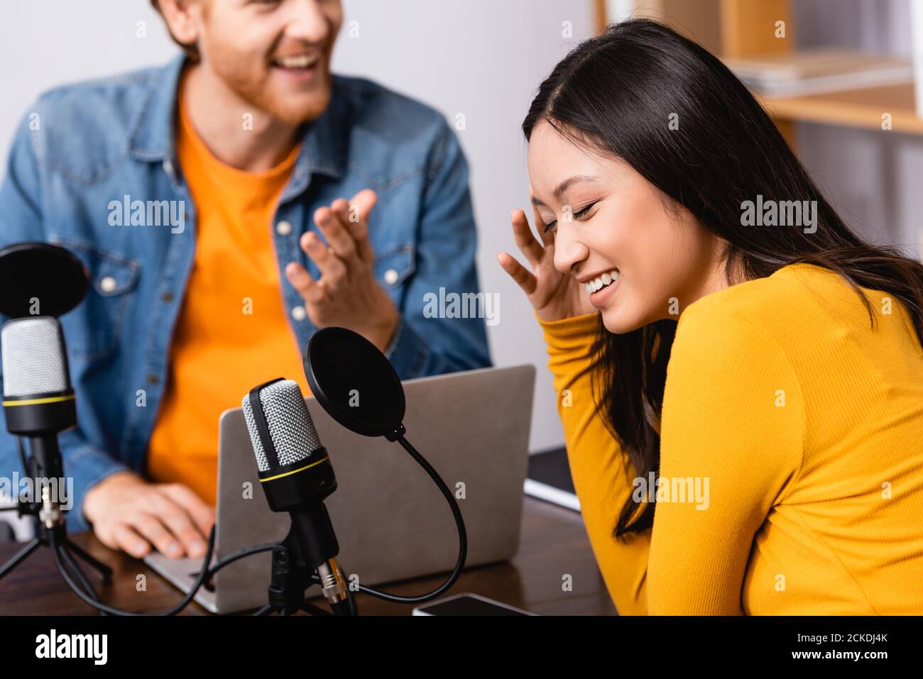 Interviewer laughing hi-res stock photography and images - Alamy