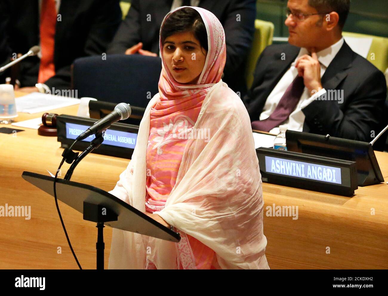 Malala yousafzai taliban pakistan hi-res stock photography and images ...