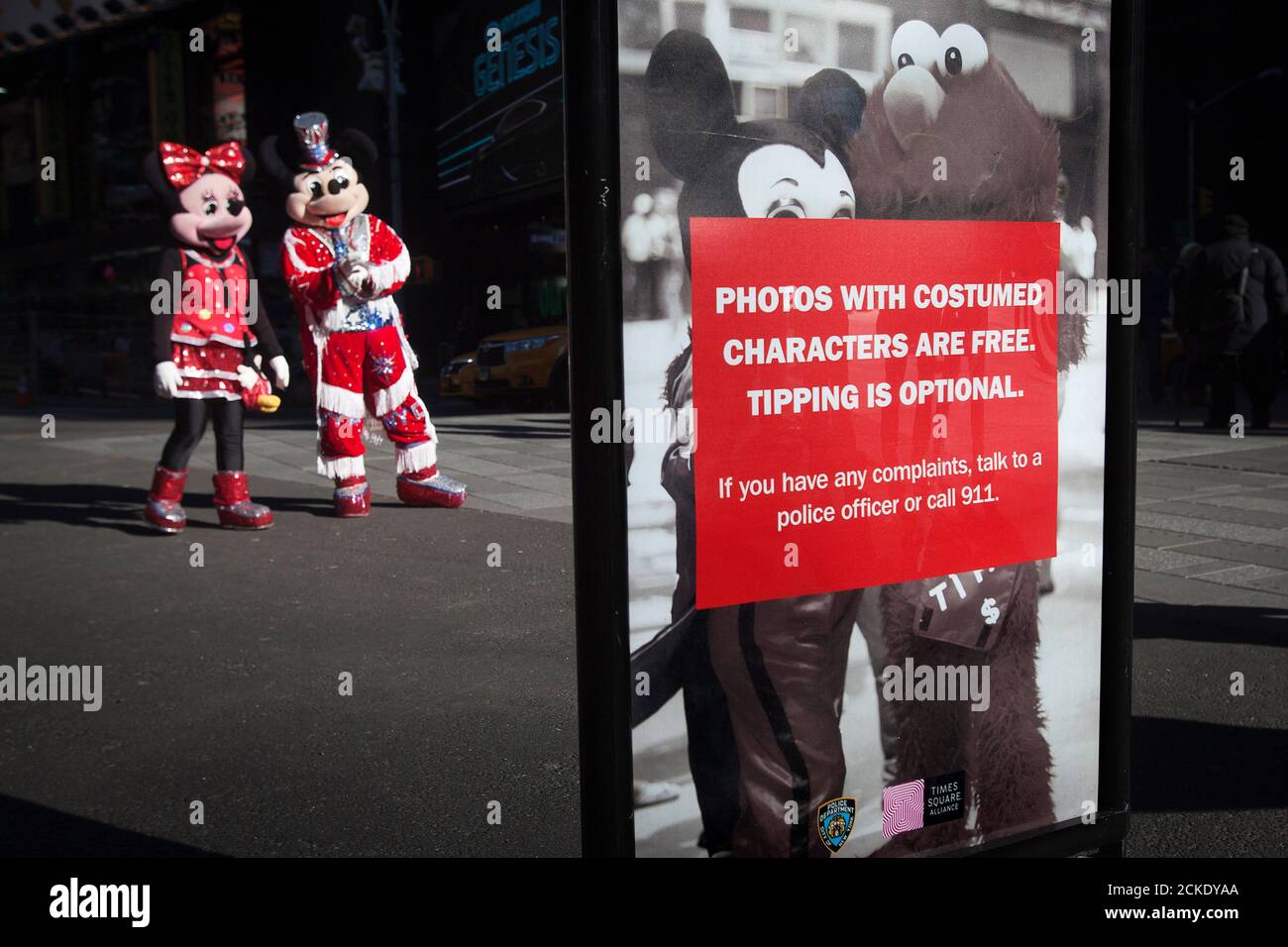 Mickey and minnie mouse hi-res stock photography and images - Alamy
