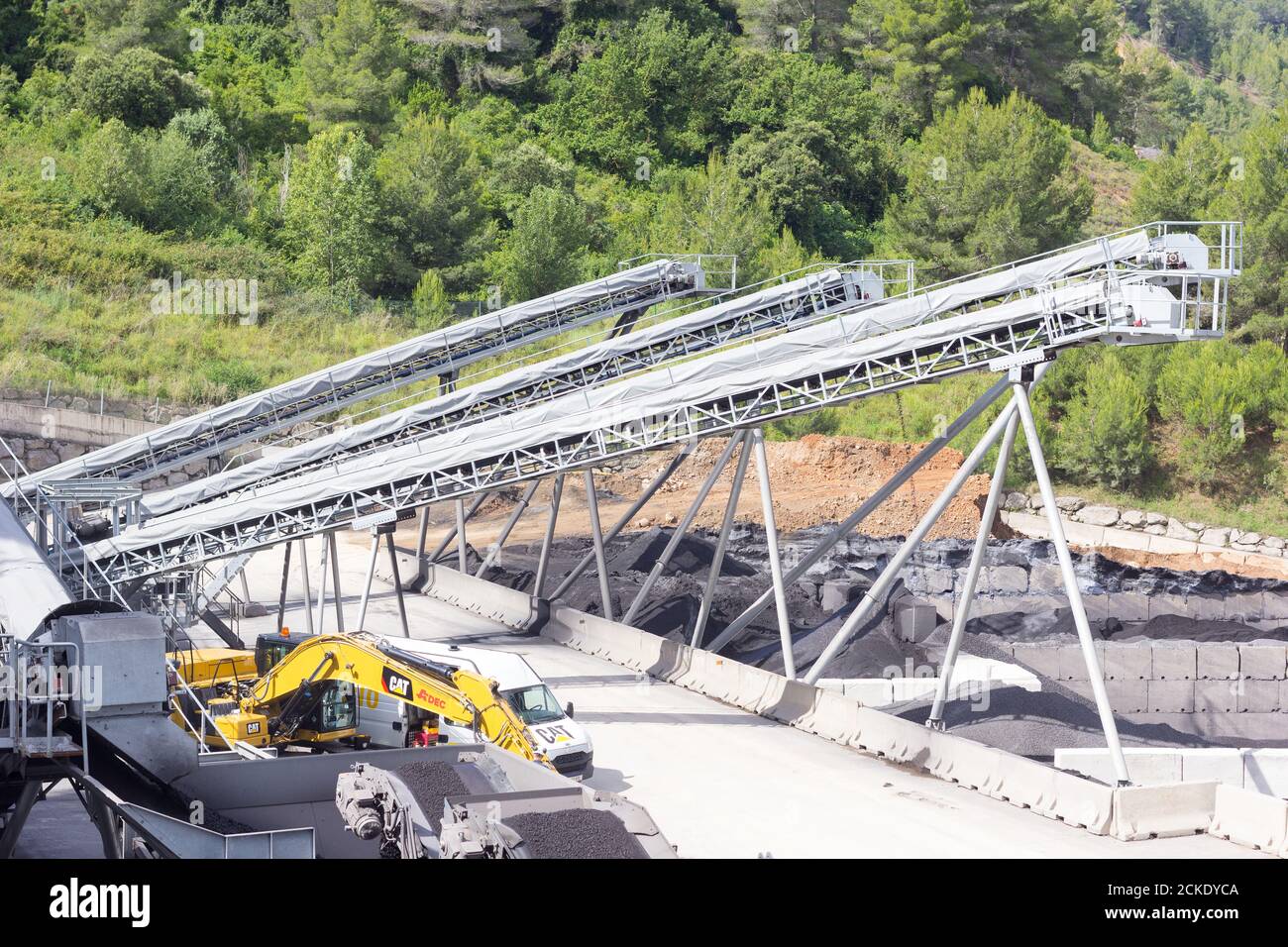 Transporting stone hi-res stock photography and images - Alamy