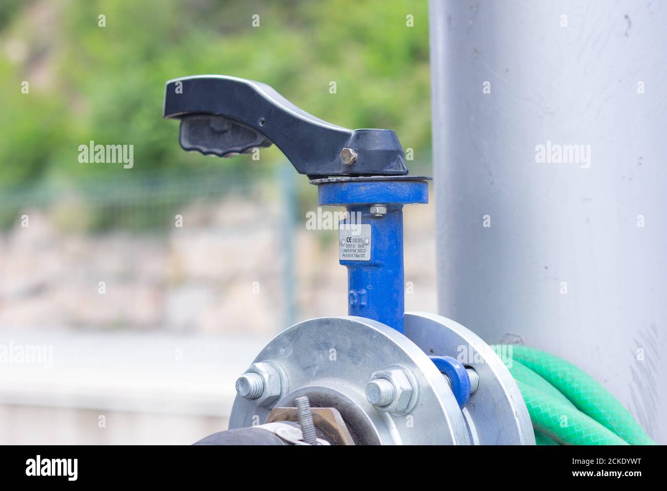 Water stopcock in an industrial facility, regulation of the flow of ...