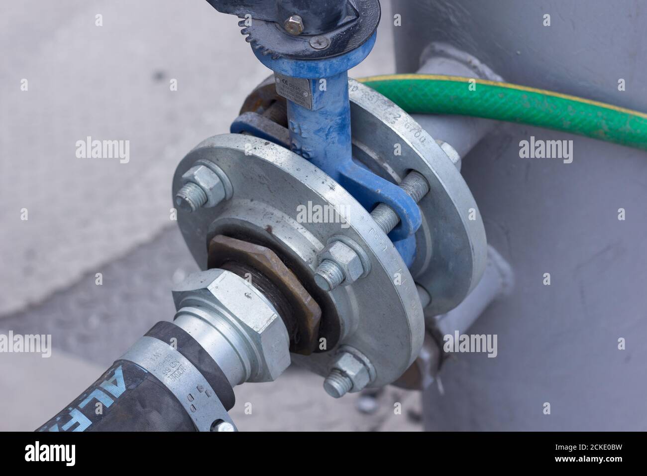 Water stopcock in an industrial facility, regulation of the flow of ...