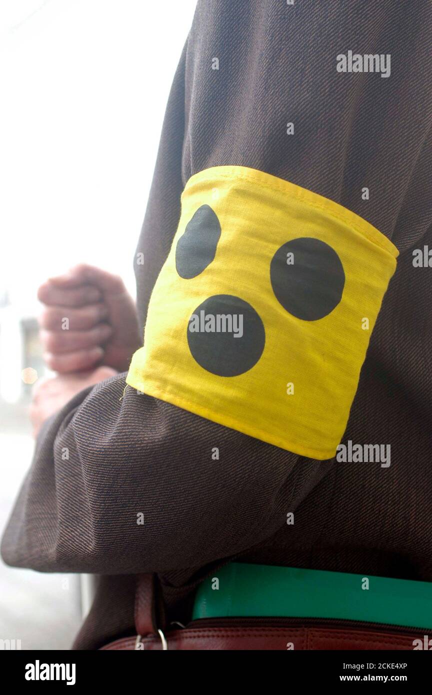 Blind loop with three black dots on a persons left arm Stock Photo - Alamy