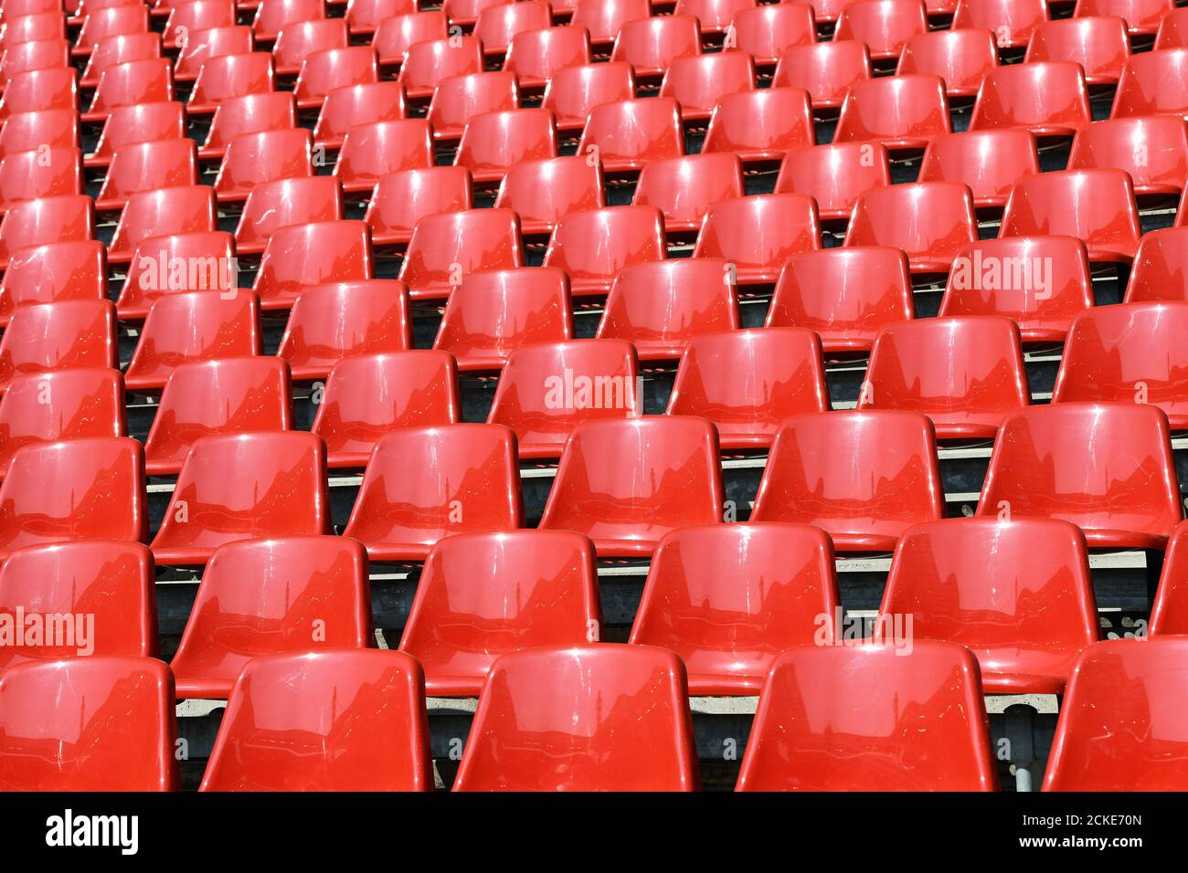 Row of old stadium seats hi-res stock photography and images - Alamy