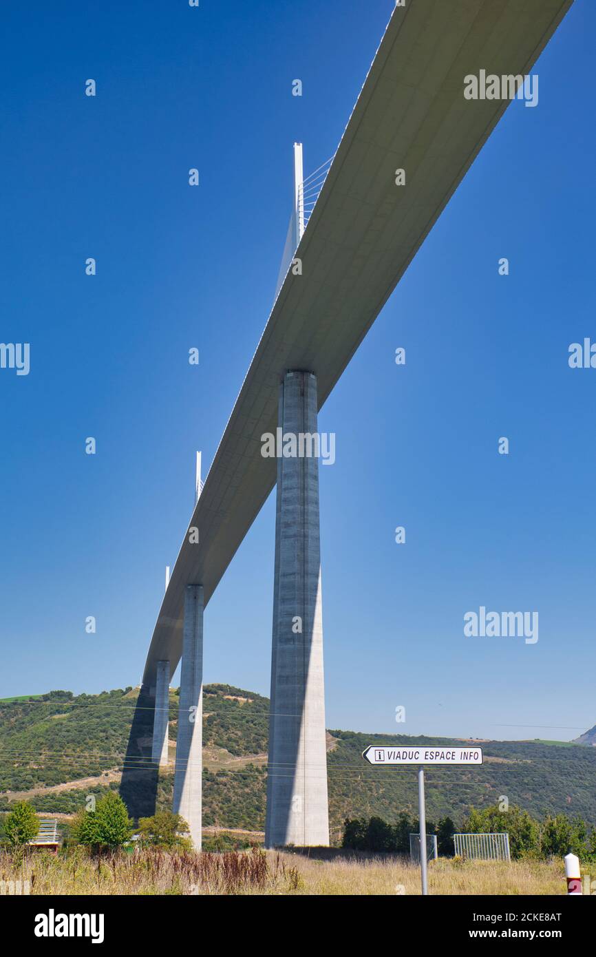 Road viaduct hi-res stock photography and images - Alamy