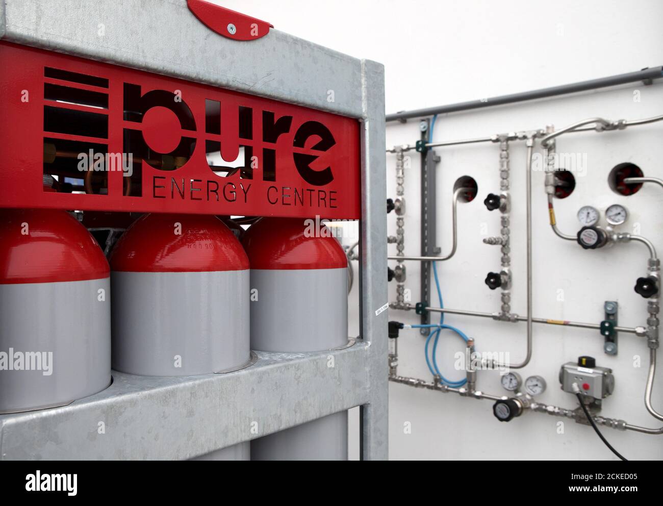Hydrogen in cylinder hi-res stock photography and images - Alamy