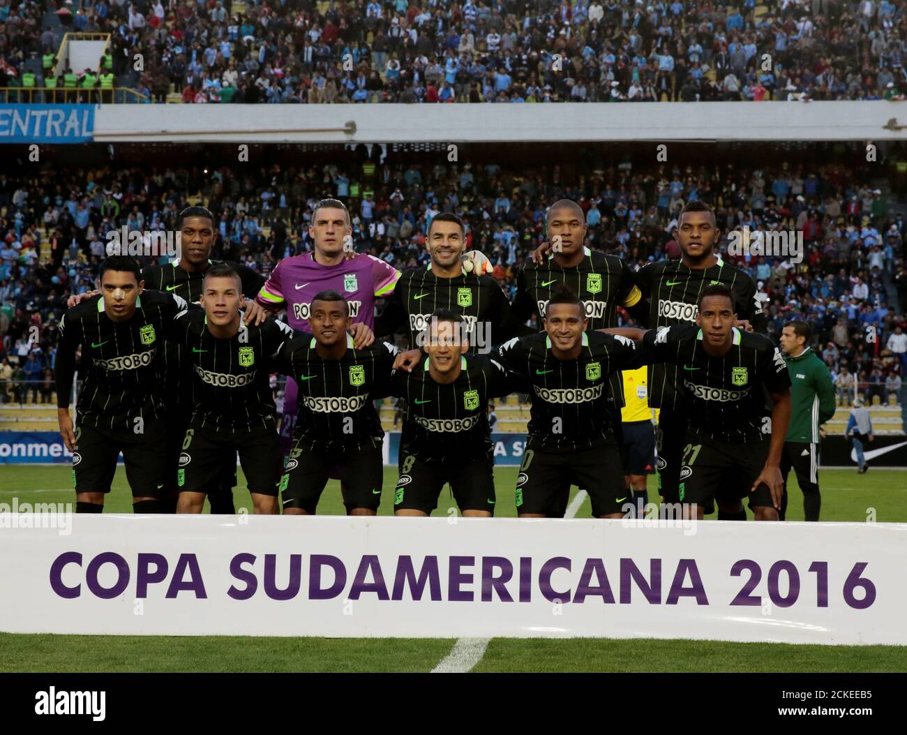 La paz football stadium bolivia hi-res stock photography and images - Alamy