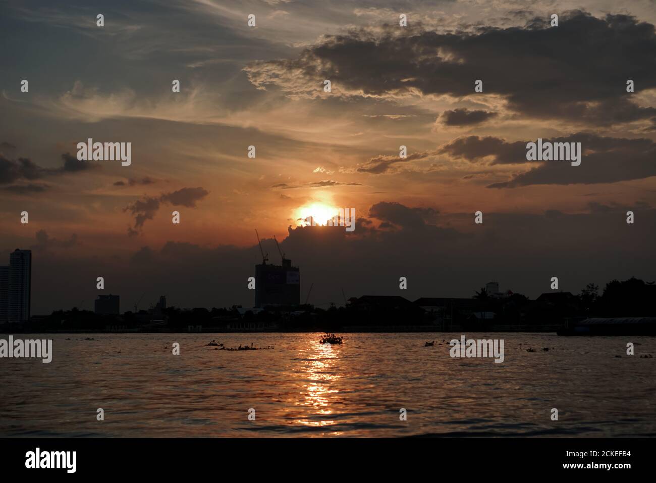 Building sunset sky hi-res stock photography and images - Alamy