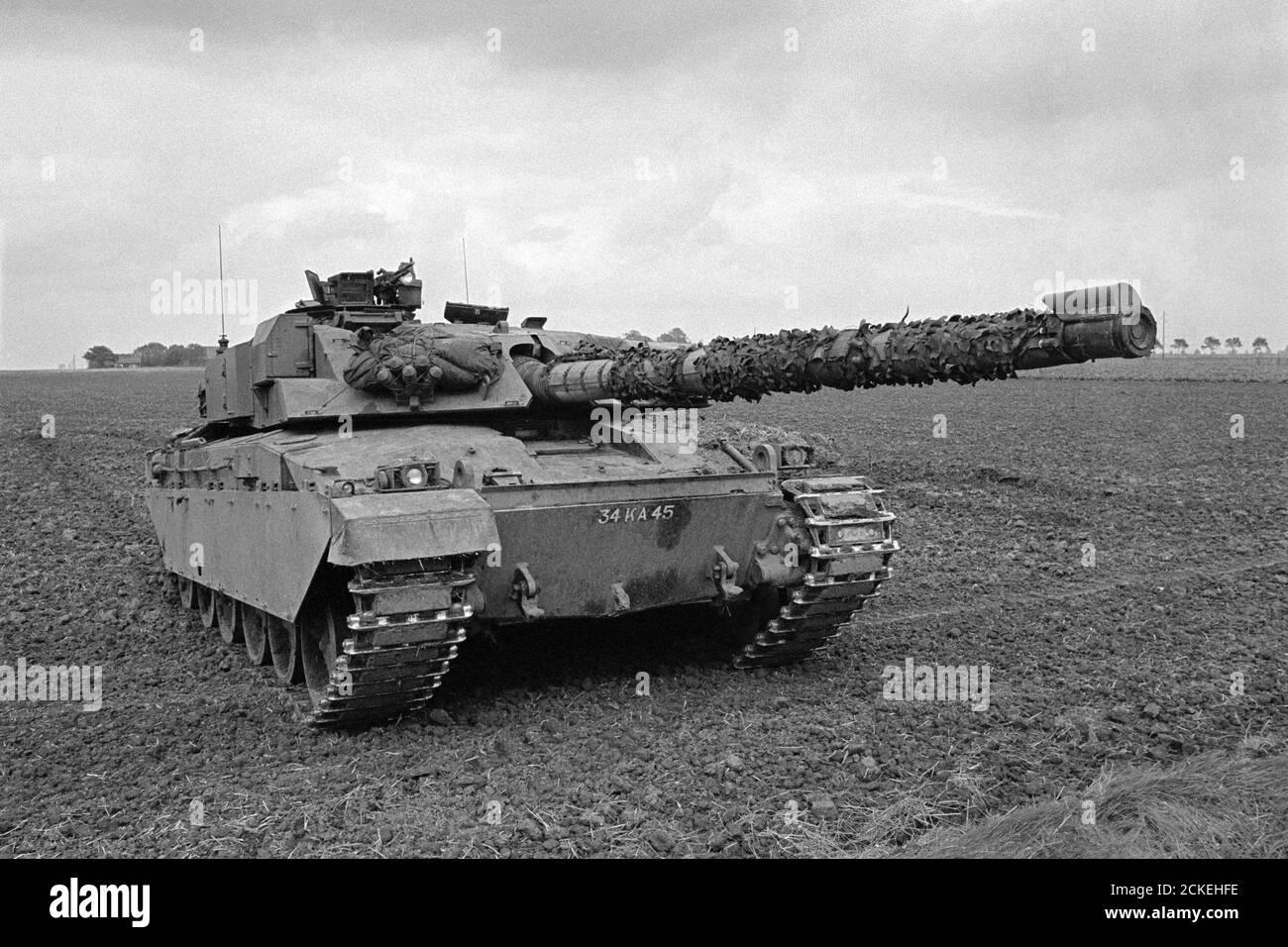 British army challenger Black and White Stock Photos & Images - Alamy
