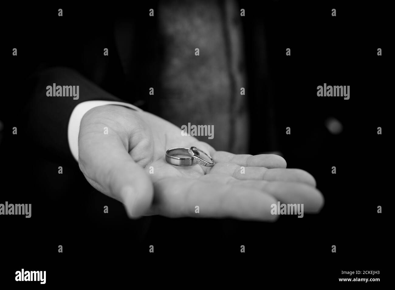 weddings rings in grooms hand in black and white Stock Photo - Alamy