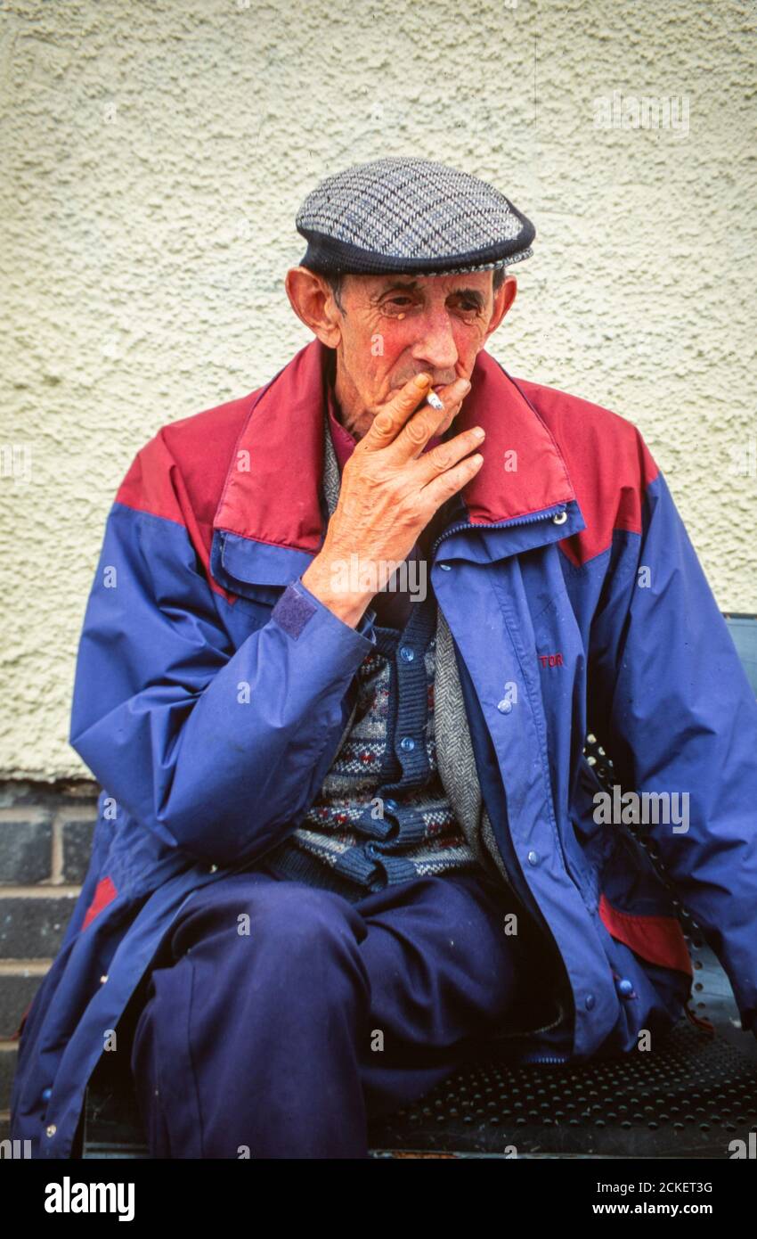 Old man smoking cigarette uk hi-res stock photography and images - Alamy