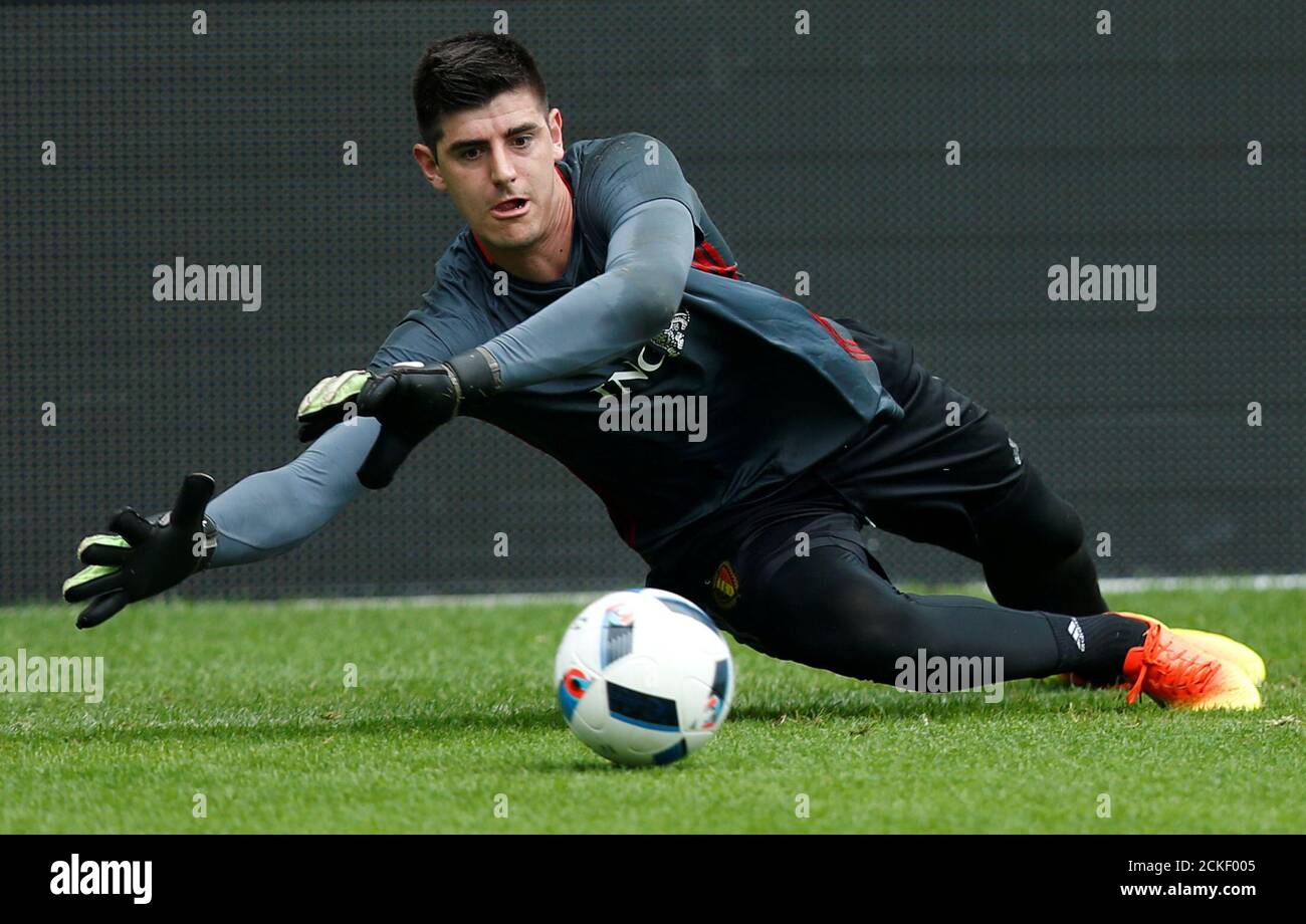 Thibaut courtois genk hi-res stock photography and images - Alamy