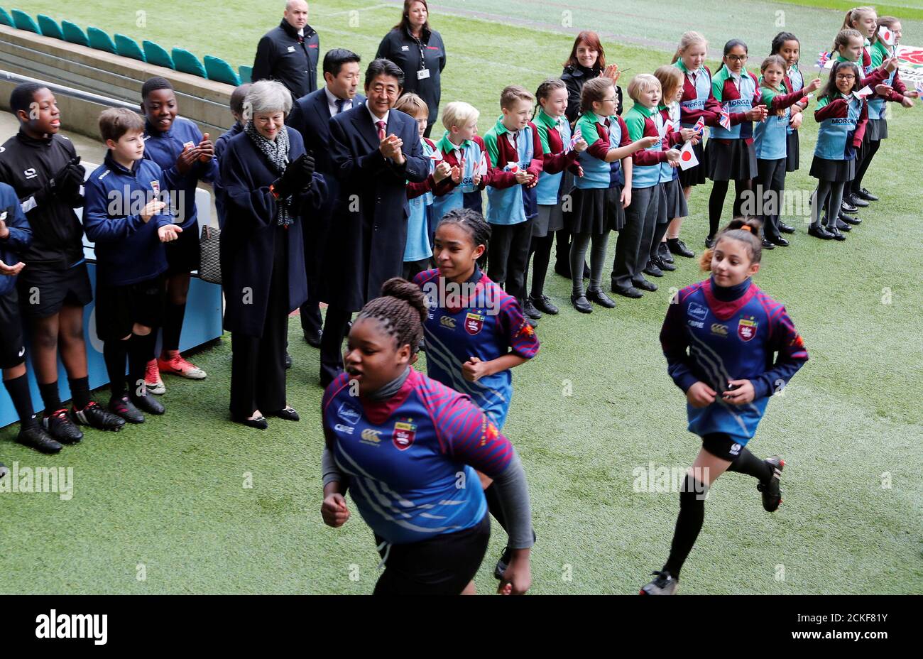 Children playing rugby at school hi-res stock photography and images ...