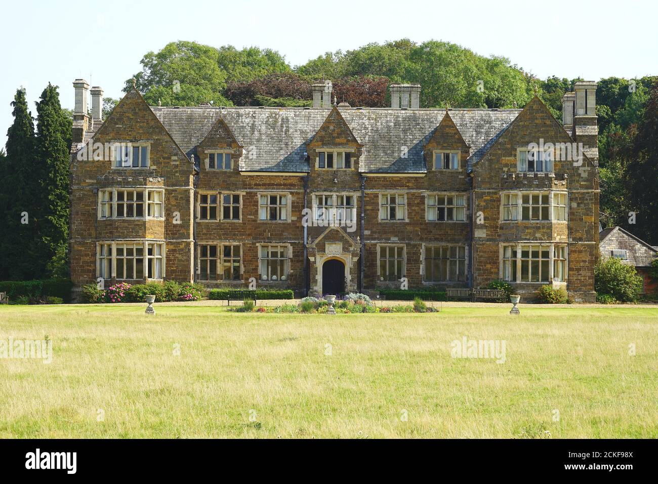 Abbey mansion hi-res stock photography and images - Alamy