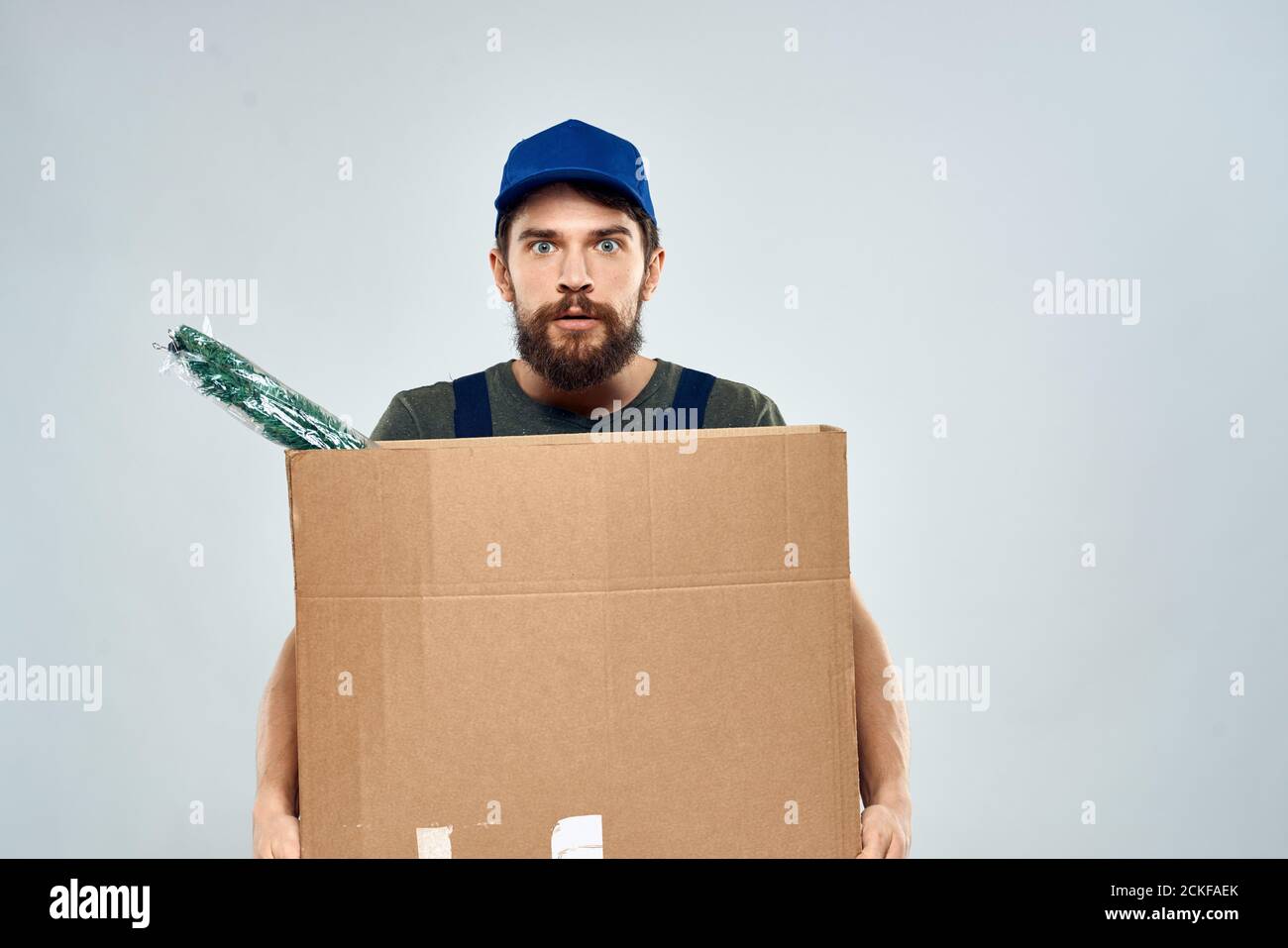 Worker man with box delivery packing work service Stock Photo - Alamy