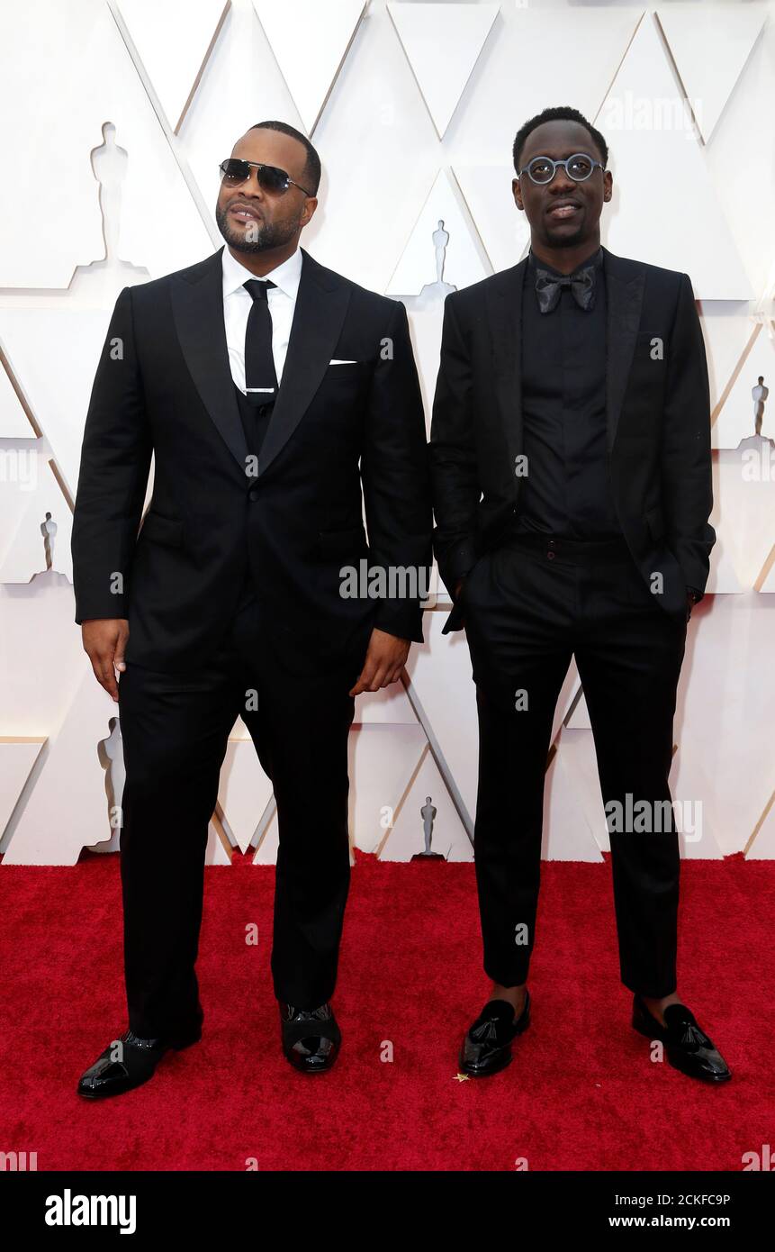 Black violin duo hi-res stock photography and images - Alamy