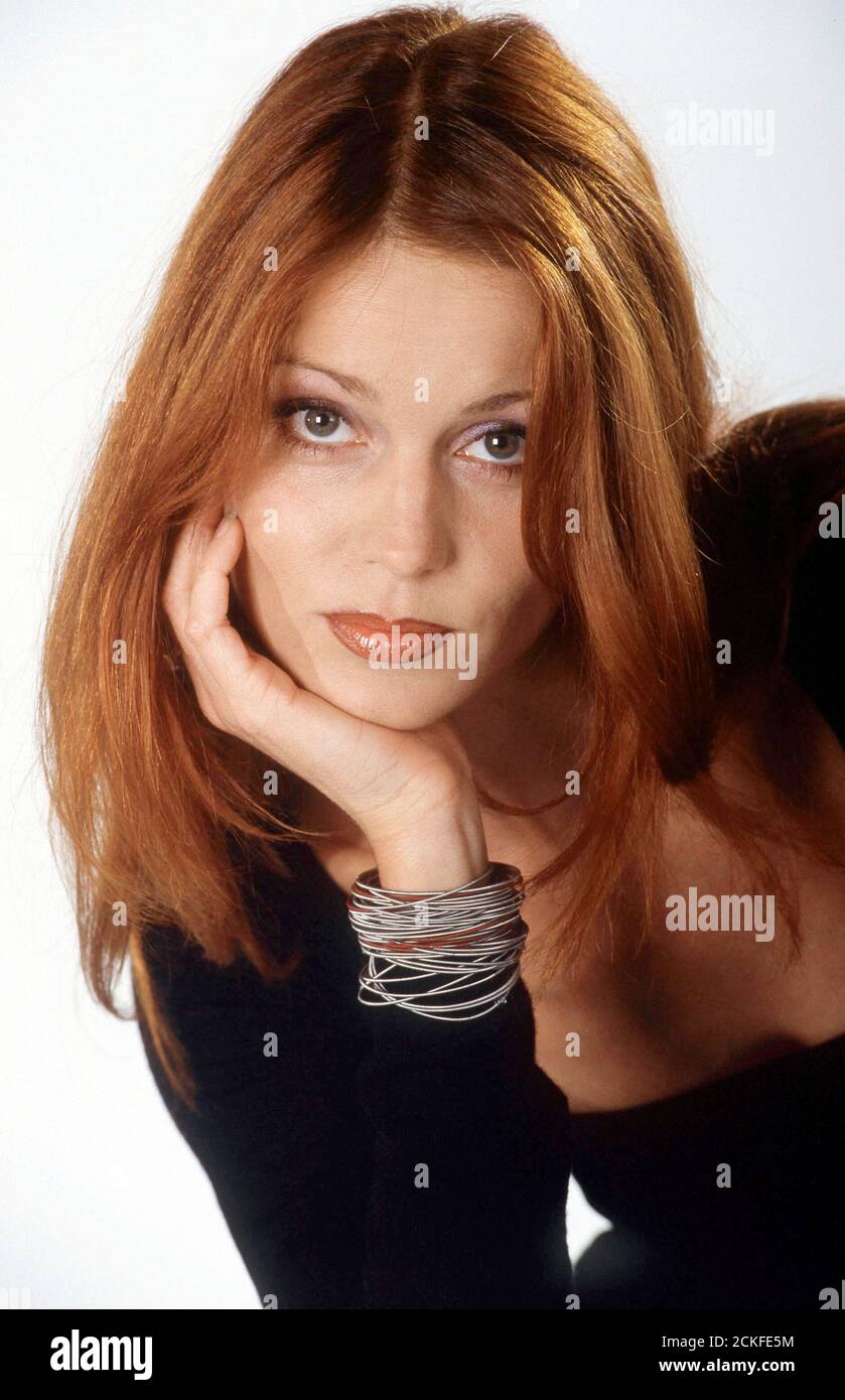 Porträt der deutschen Schauspielerin Esther Schweins, 1999. Portrait of ...