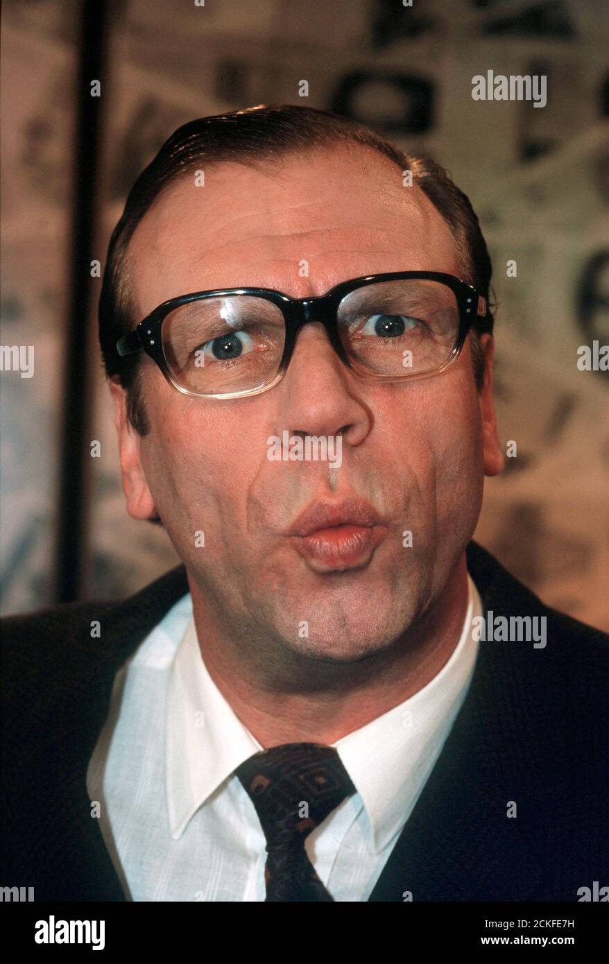 Porträt des deutschen Kabarettist Georg Schramm, 2000. Portrait of the German cabaret artist ...