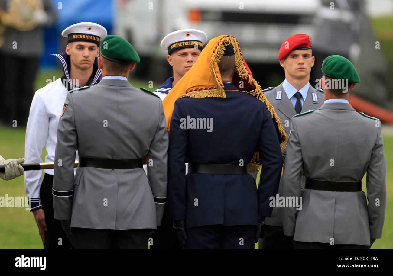 German soldiers are sworn adolf hitler hi-res stock photography and ...