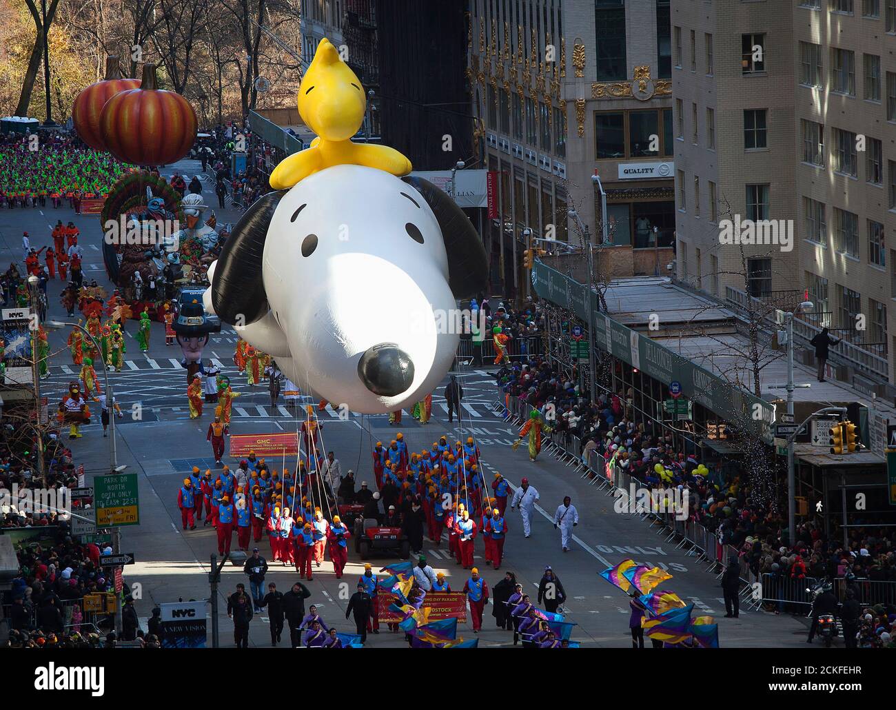 Snoopy float hi-res stock photography and images - Alamy