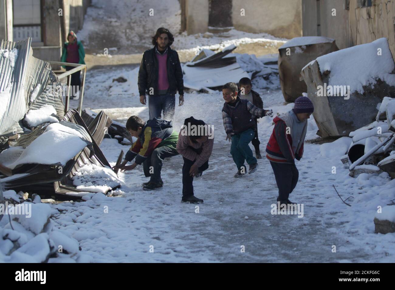 Snow play war children hi-res stock photography and images - Alamy