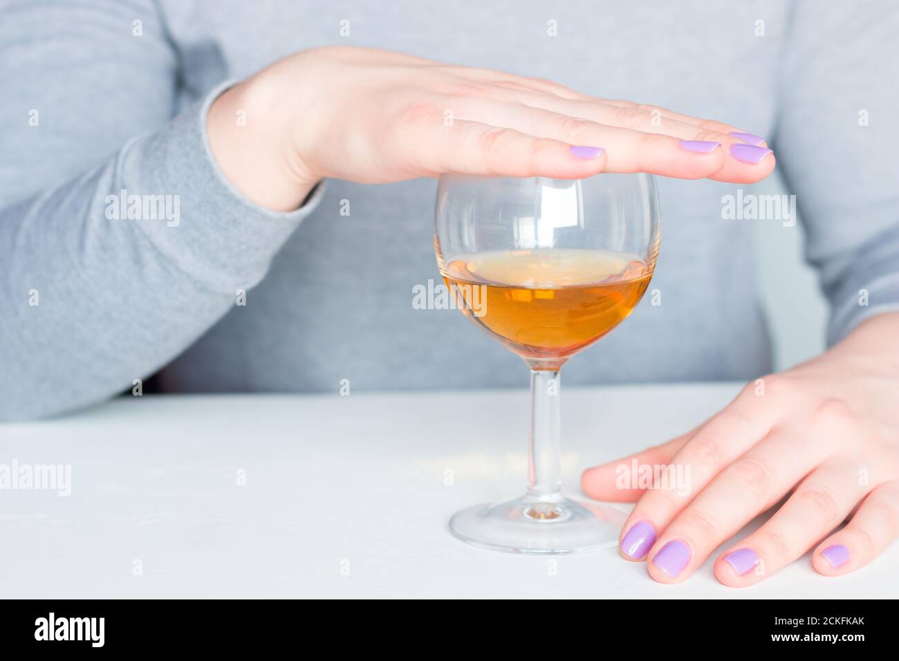 Hand wine glass stop hi-res stock photography and images - Alamy