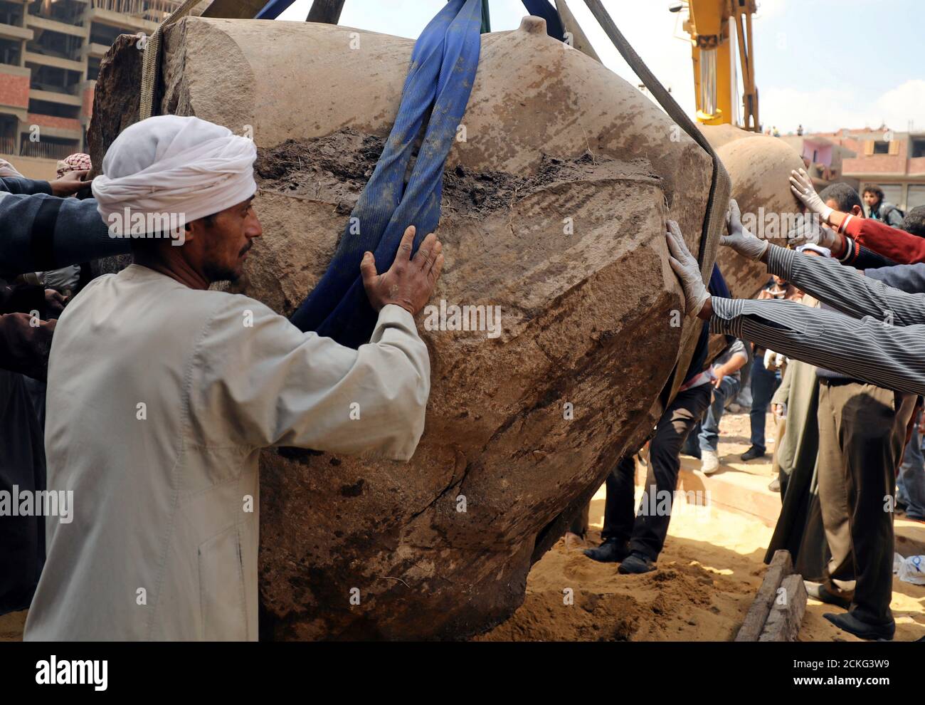 Ramses ii statue move hi-res stock photography and images - Alamy