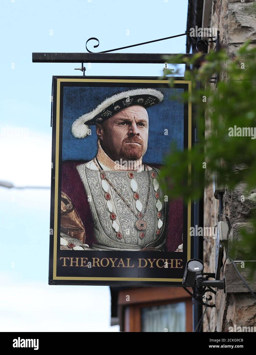 Sean dyche pub hi-res stock photography and images - Alamy