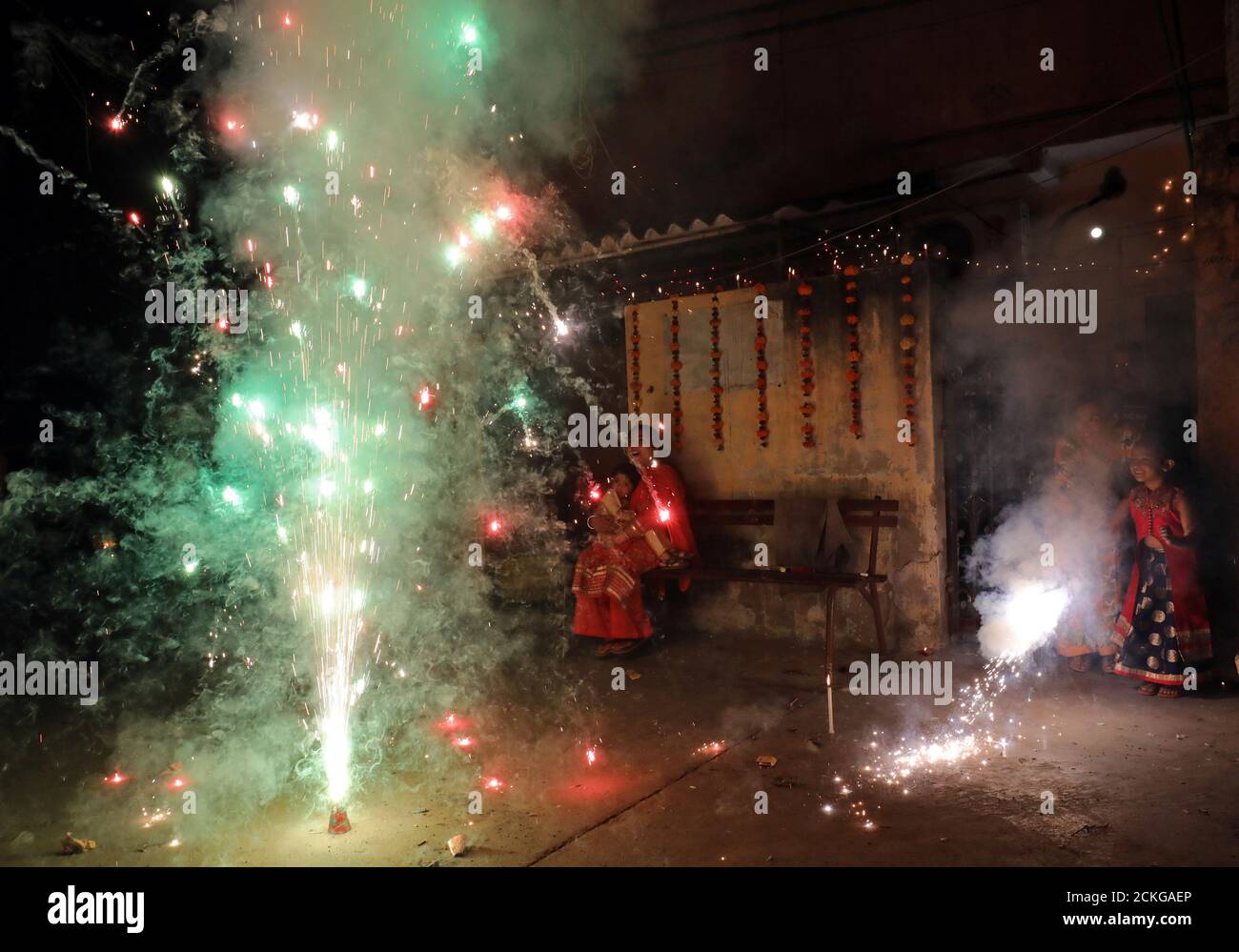 Diwali firecrackers delhi hi-res stock photography and images - Alamy