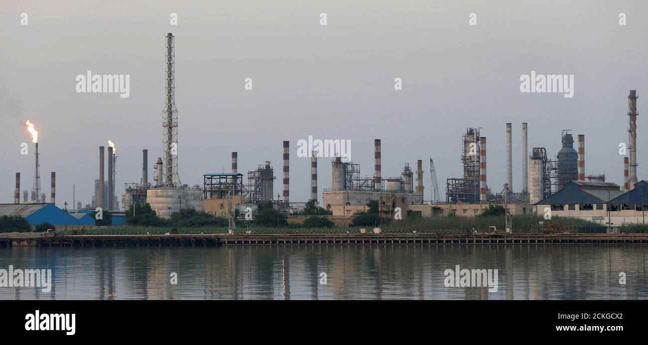 Aramco oil refinery hi-res stock photography and images - Alamy