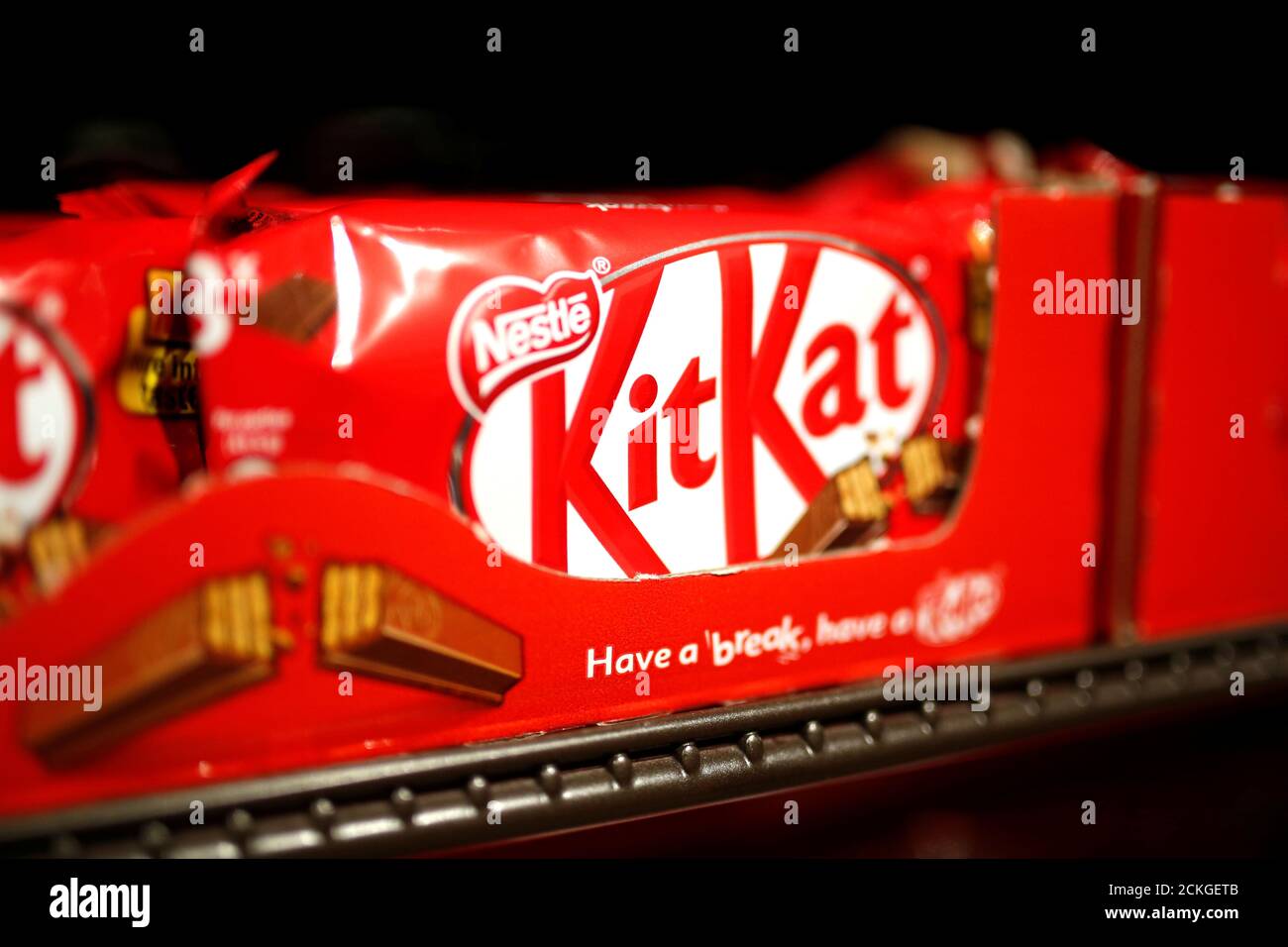 Kit kat chocolate supermarket hi-res stock photography and images - Alamy