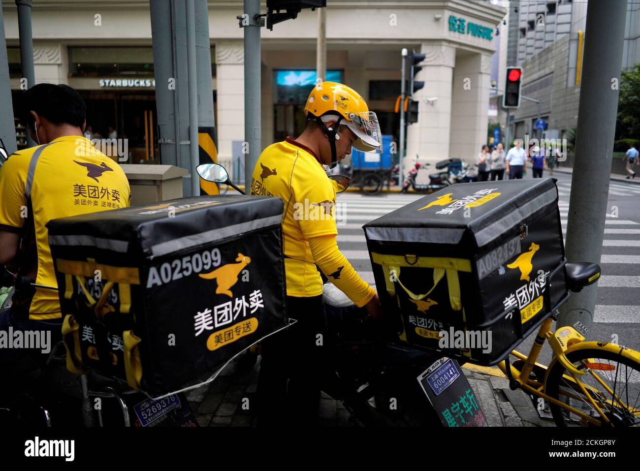 Meituan food delivery hi-res stock photography and images - Alamy