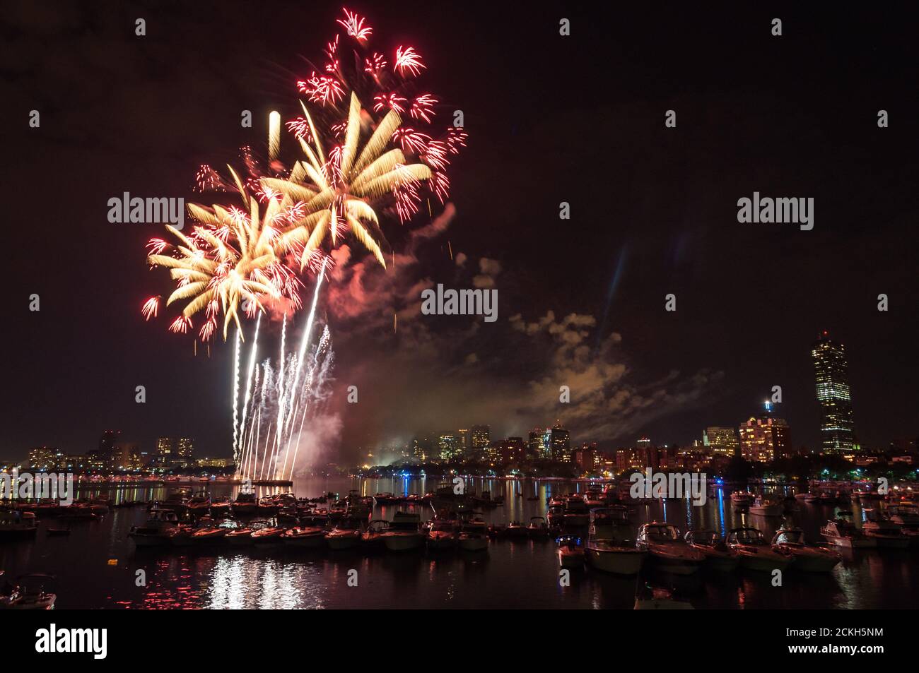 July 4th fireworks above the Charles River in Boston Stock Photo - Alamy